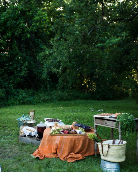 An Elegant Spring Picnic - Cloistered Away