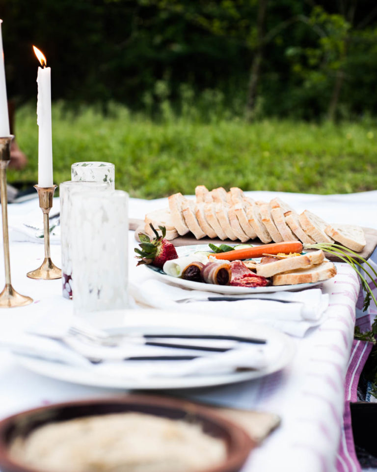 An Elegant Spring Picnic - Cloistered Away